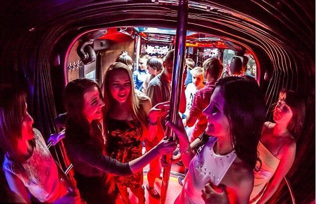 Phoenix Party Buses In Arizona | Mirage Limousines & Party Bus Rentals