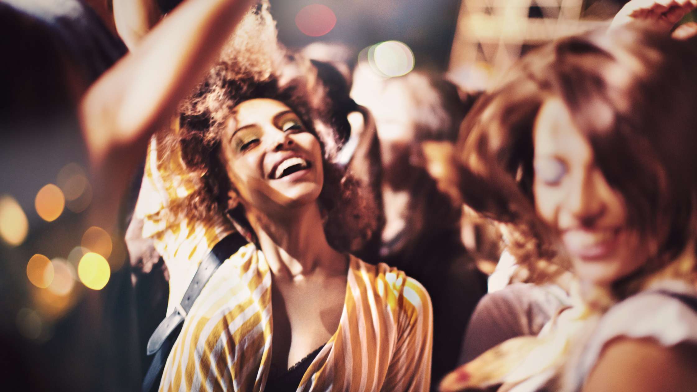 5 Reasons to Hire a Party Bus for a Night Out with Friends